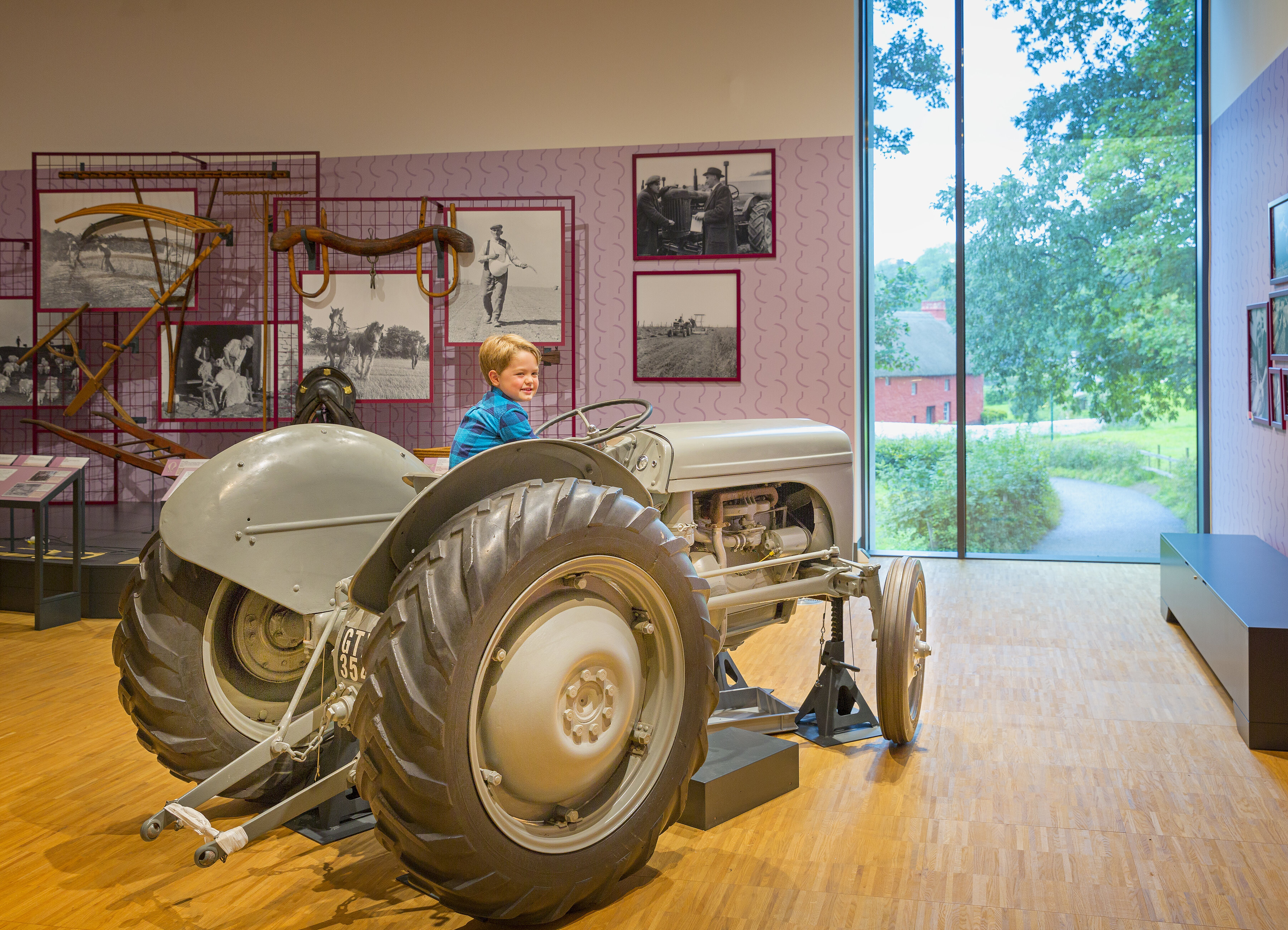 Oriel Byw a Bod | National Museum Wales